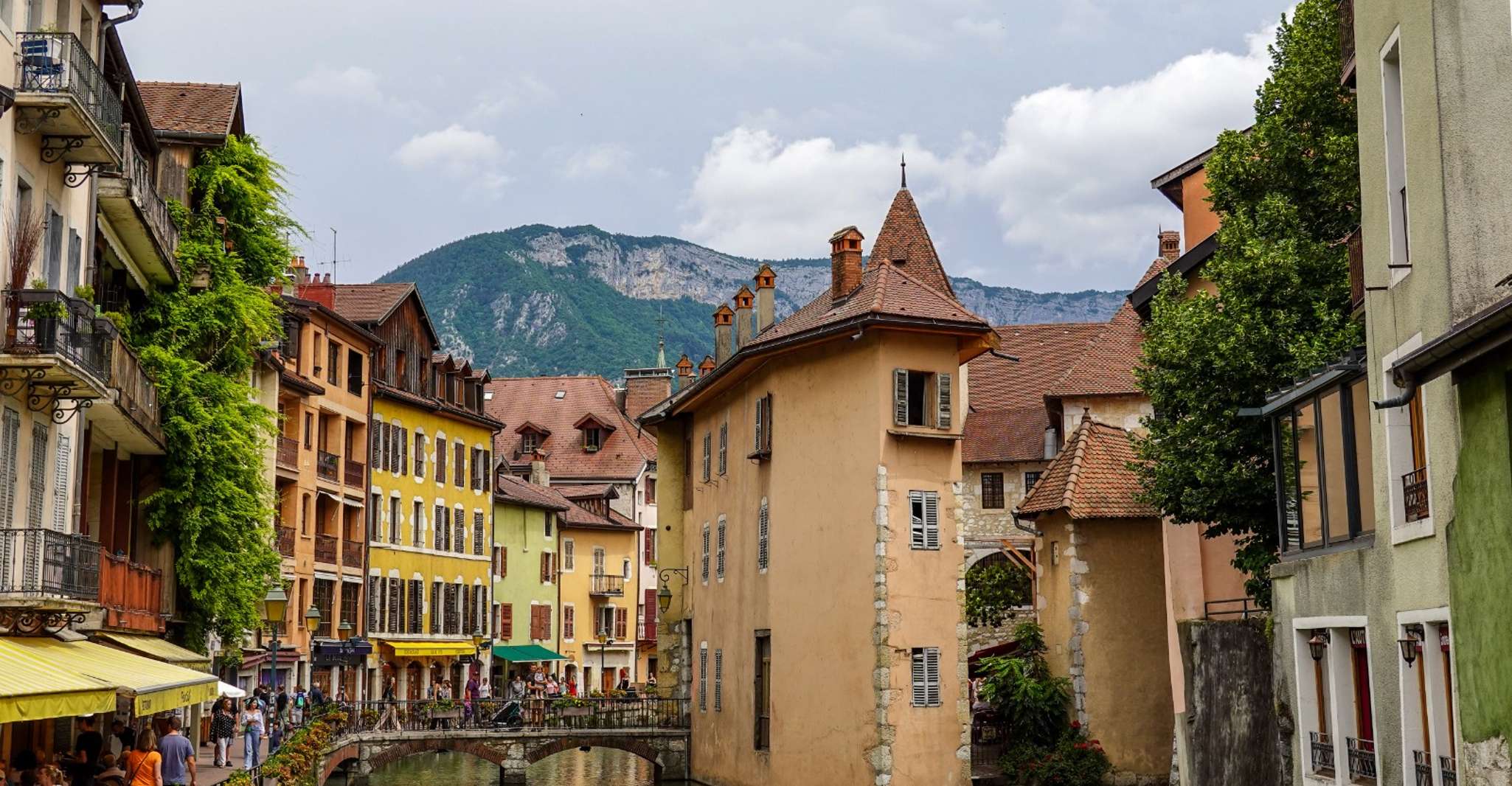 Private 2-hour Walking Tour of Annecy with official guide - SuiteTrails