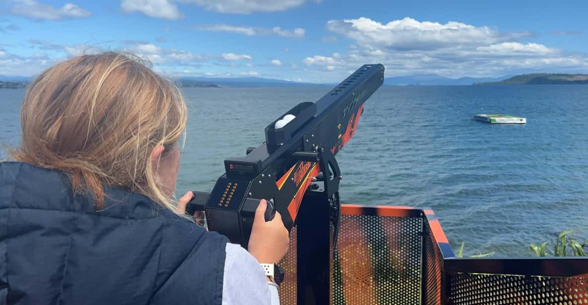 Lake Taupo: Hole in One Golf ili Ball Blaster Challenge | GetYourGuide