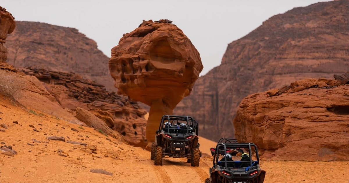 Al-Ula: aventura guiada en buggy con conductor | GetYourGuide
