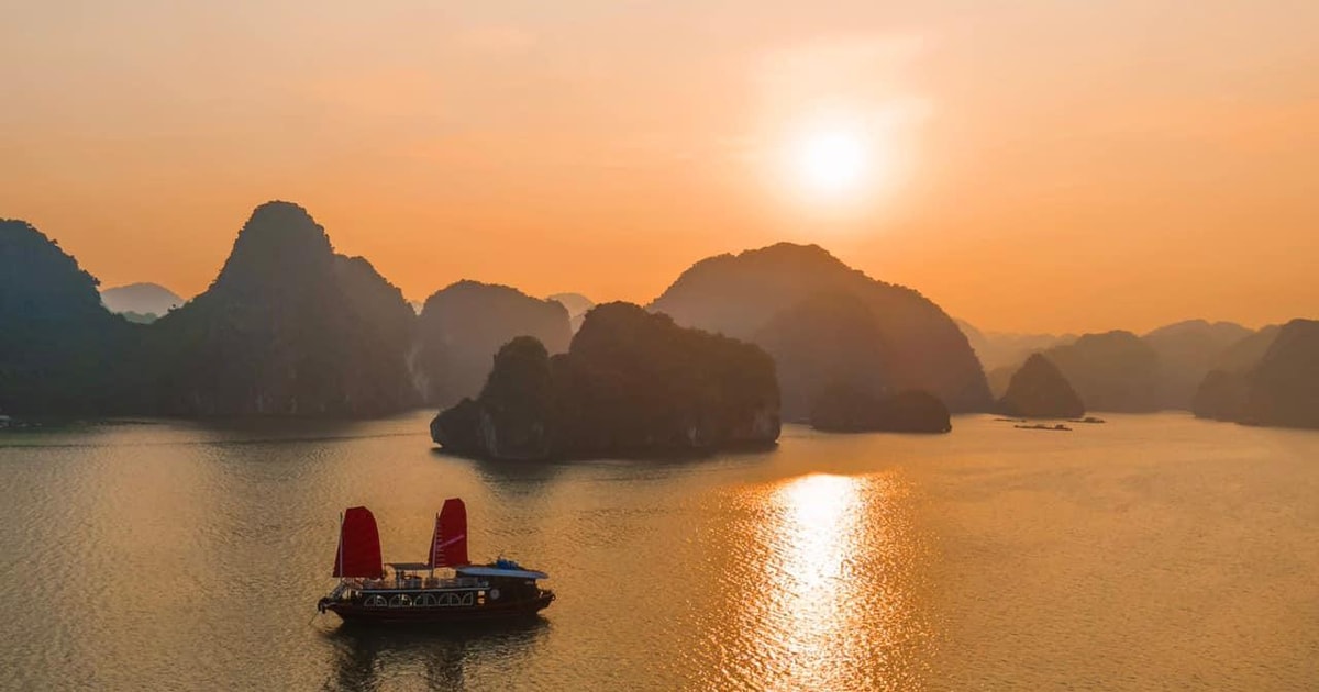 Baía de Lan Ha - Ilha de Cat Ba 2D1N Barco particular saindo de Hanói | GetYourGuide