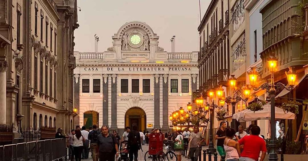 Historisch centrum van Lima: nachttour + pisco, diner en dessert ...