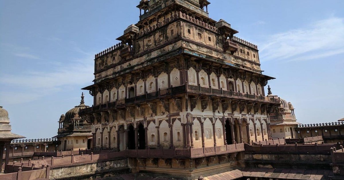 Datia in a Day: A Quick Heritage and Temple Tour | GetYourGuide