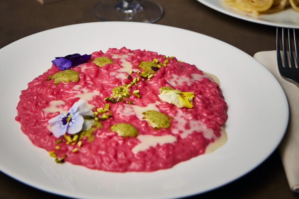 Milán: PYT Milano Cena Espectáculo con Música en Directo y DJ Set | GetYourGuide