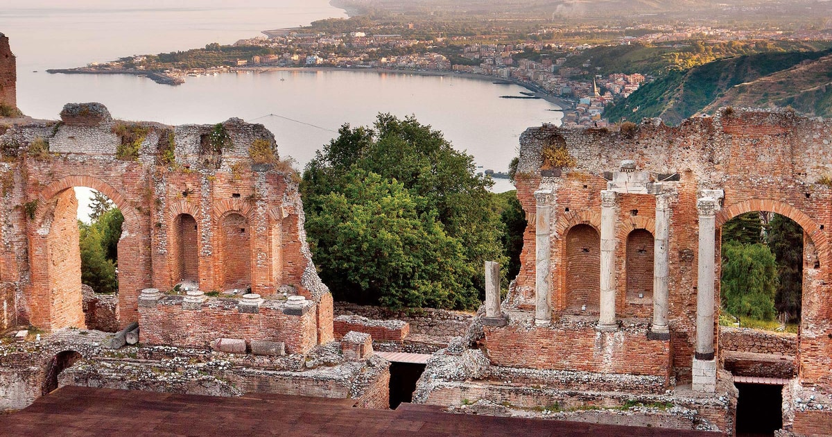 Vanuit Cefalù: dagtrip naar de Etna en Taormina | GetYourGuide
