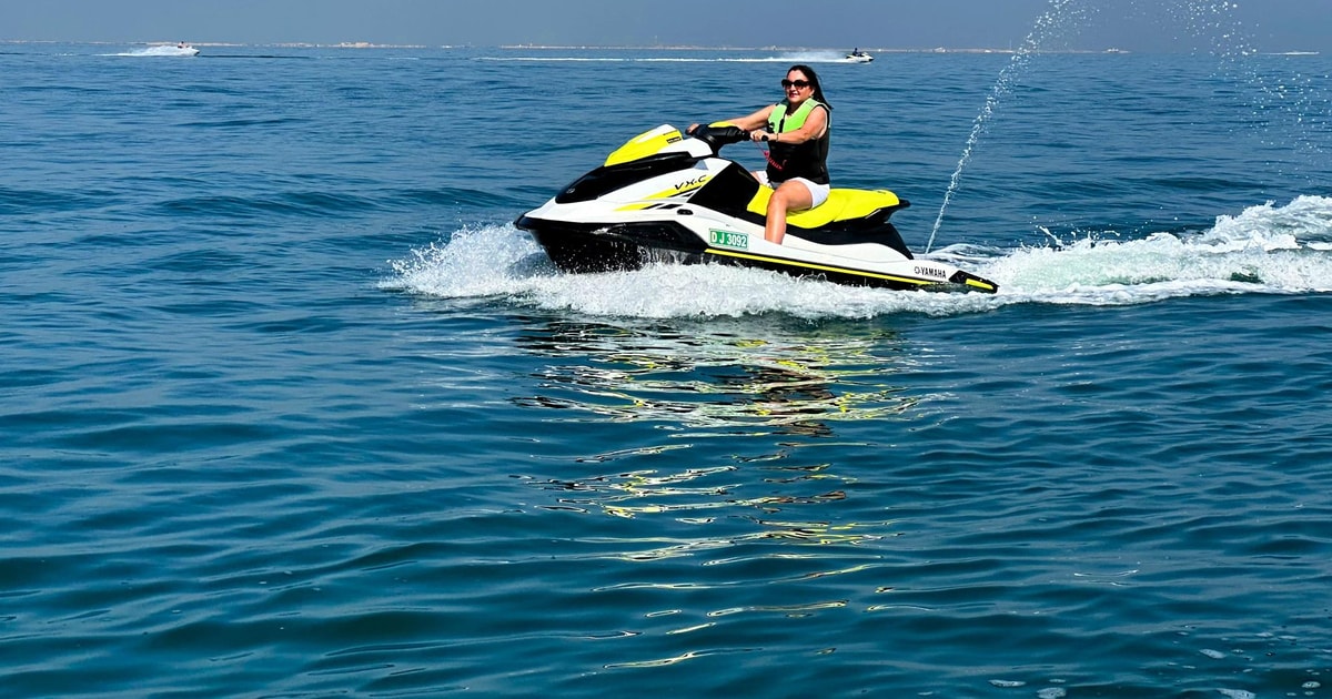 Utsikt över Burj Al Arab: Spännande 30-minuters Jet Ski Tour i Dubai ...
