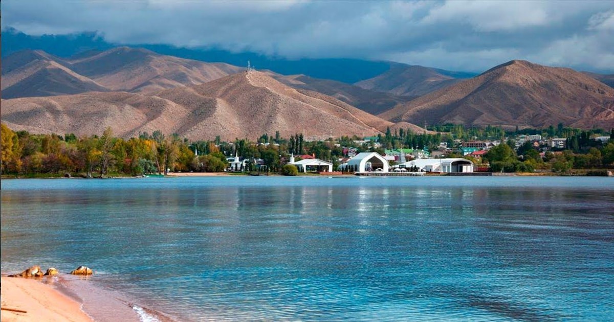 Issyk Kul-meer: zwemtocht | GetYourGuide