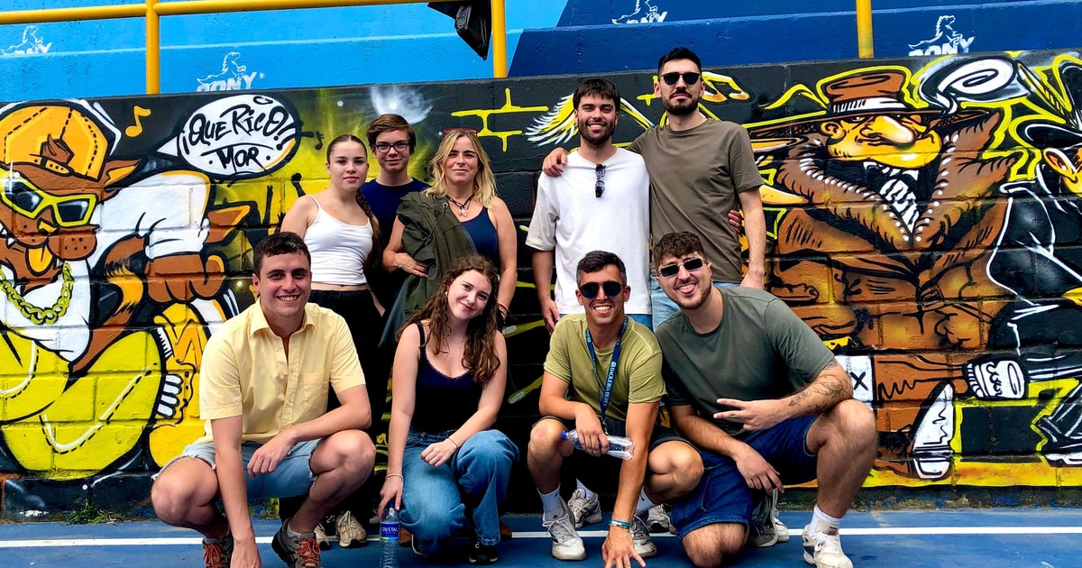 Medellín: Recorrido por la Comuna 13 con pintura en aerosol y comida ...