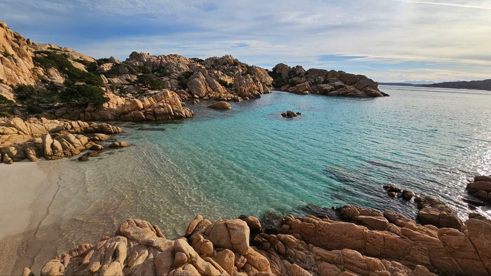 Caprera: Trekking da sogno tra spiagge paradisiache | GetYourGuide