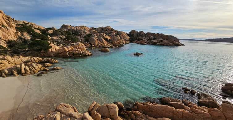 Caprera: Trekking da sogno tra spiagge paradisiache | GetYourGuide