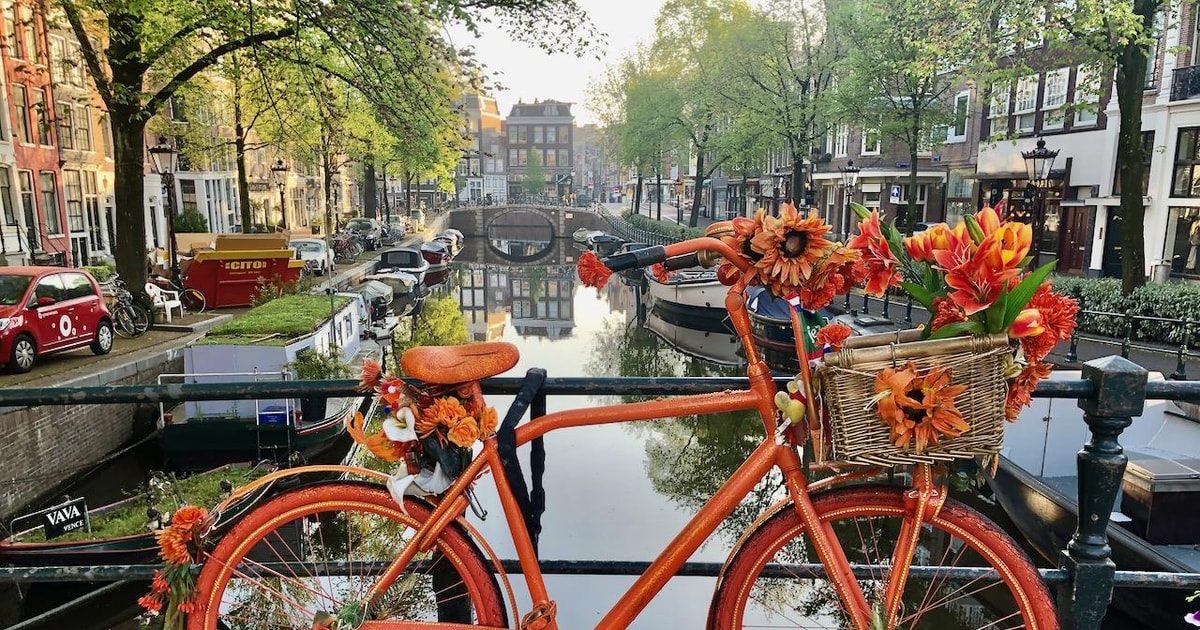Amsterdam: Small Group Walking Tour with Fun Guide | GetYourGuide