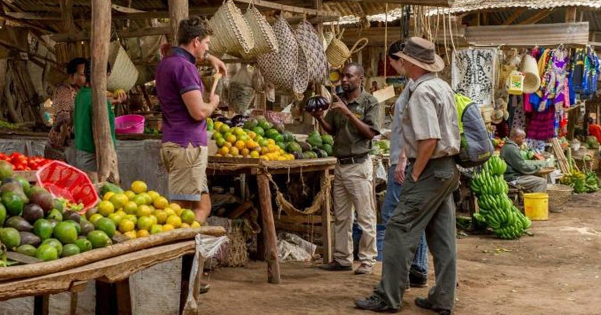 Excursión de un día a Mto wa Mbu Tuk-Tuk con visita a un pueblo ...
