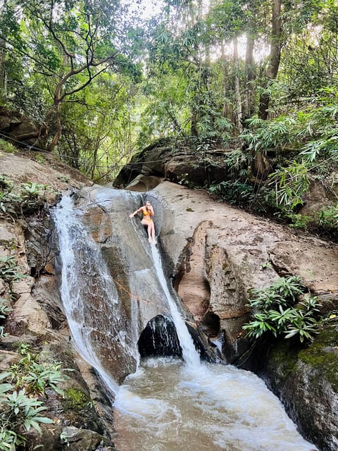 Desde Chiang Mai: Tour de medio día por las cataratas, el tubing y los ...