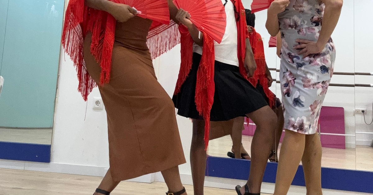 45 minutos de clase de baile flamenco en familia en Málaga | GetYourGuide