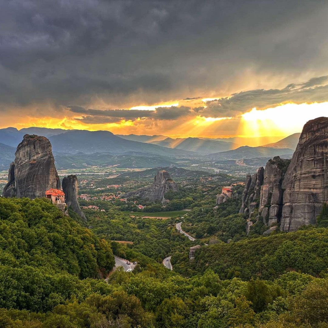 Meteora: tour al tramonto per piccoli gruppi con guide locali ...