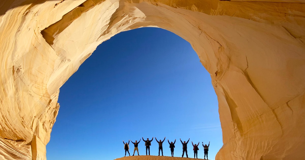 Kanab: Peekaboo Slot Canyon & Great Chamber Tour/Guided Hike | GetYourGuide