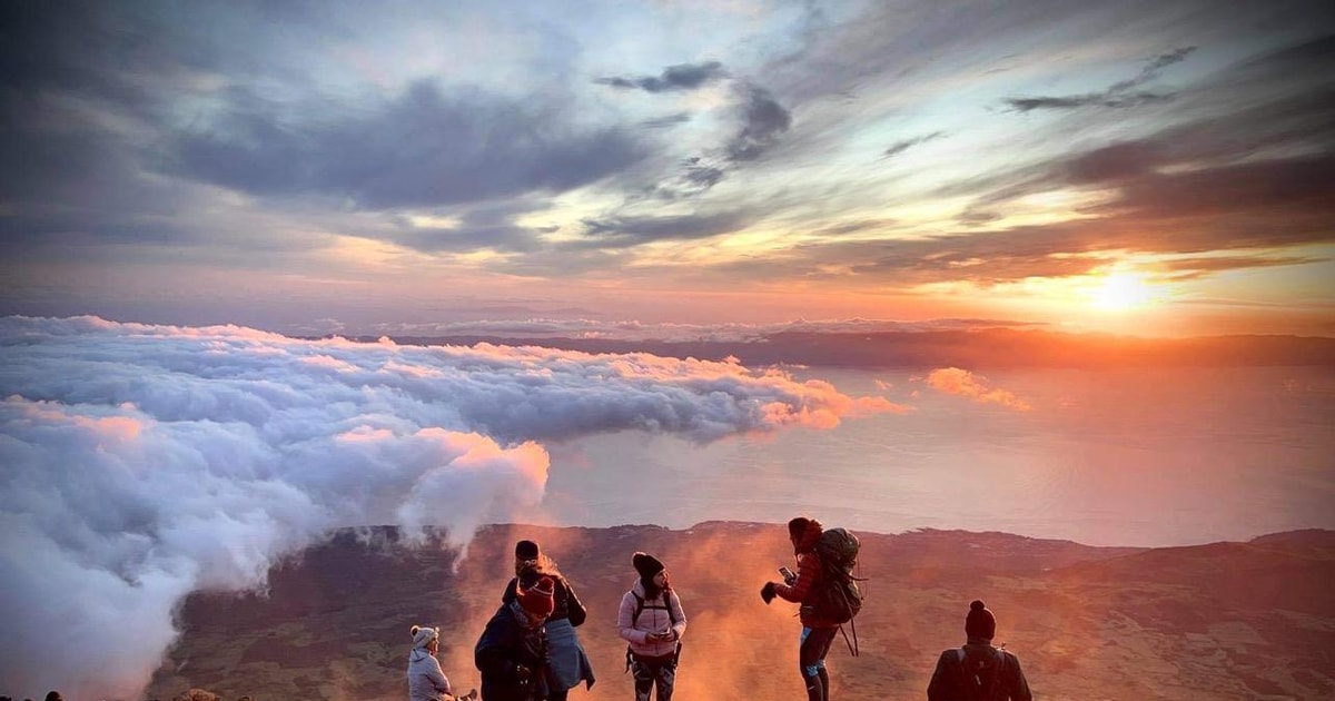 Pico Bergbesteigung: Portugals höchster Punkt - 2351 Meter | GetYourGuide