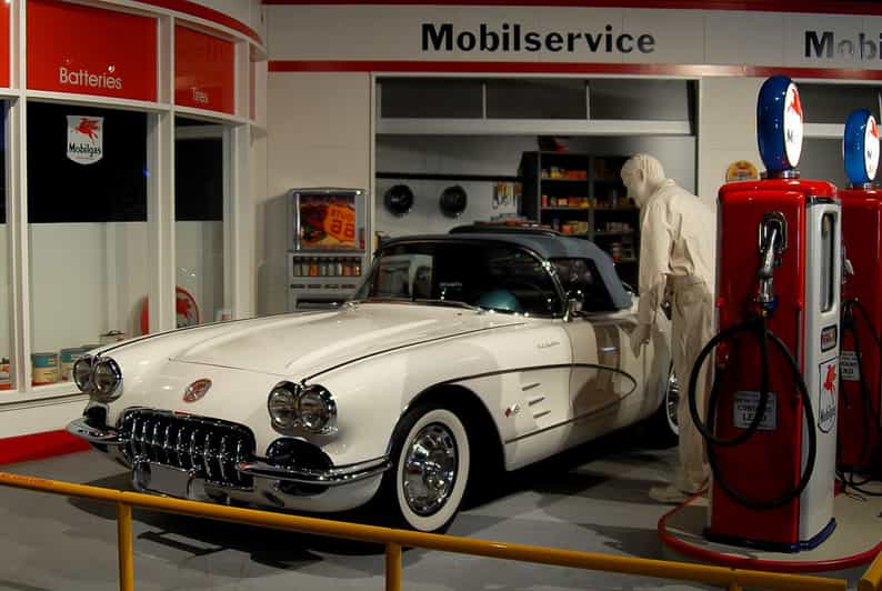 Bowling Green: National Corvette Museum Admission | GetYourGuide