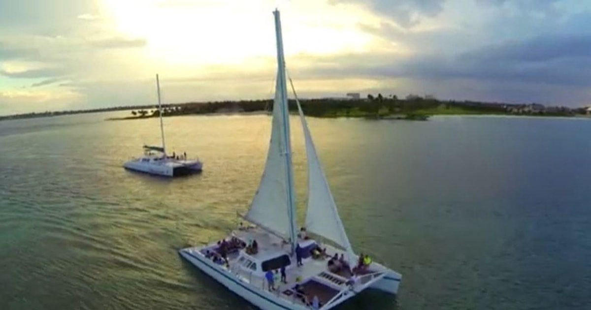 Nassau: Crucero con cena al atardecer | GetYourGuide