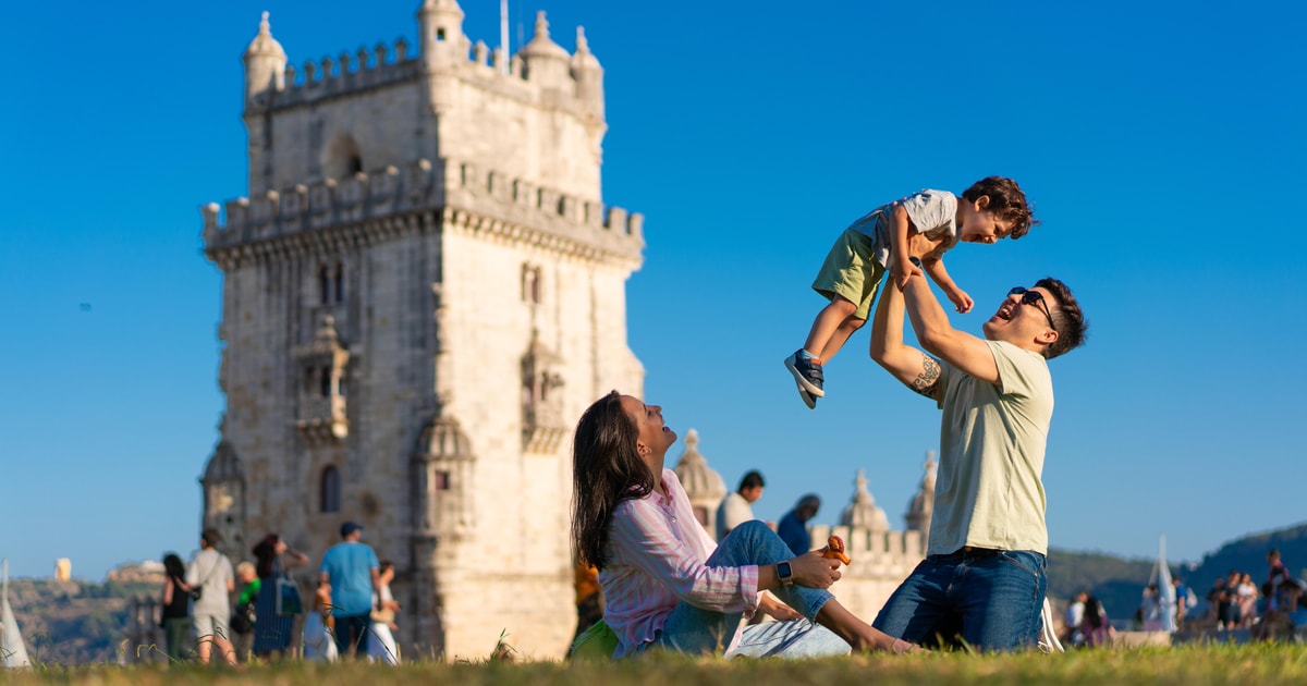 Lisboa: Castelo de Belém e sessão de fotos na margem do rio | GetYourGuide