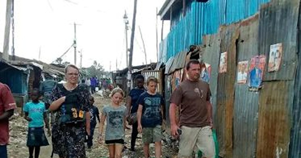 Nairóbi: Tour guiado pela favela de Kibera e experiência de doação ...