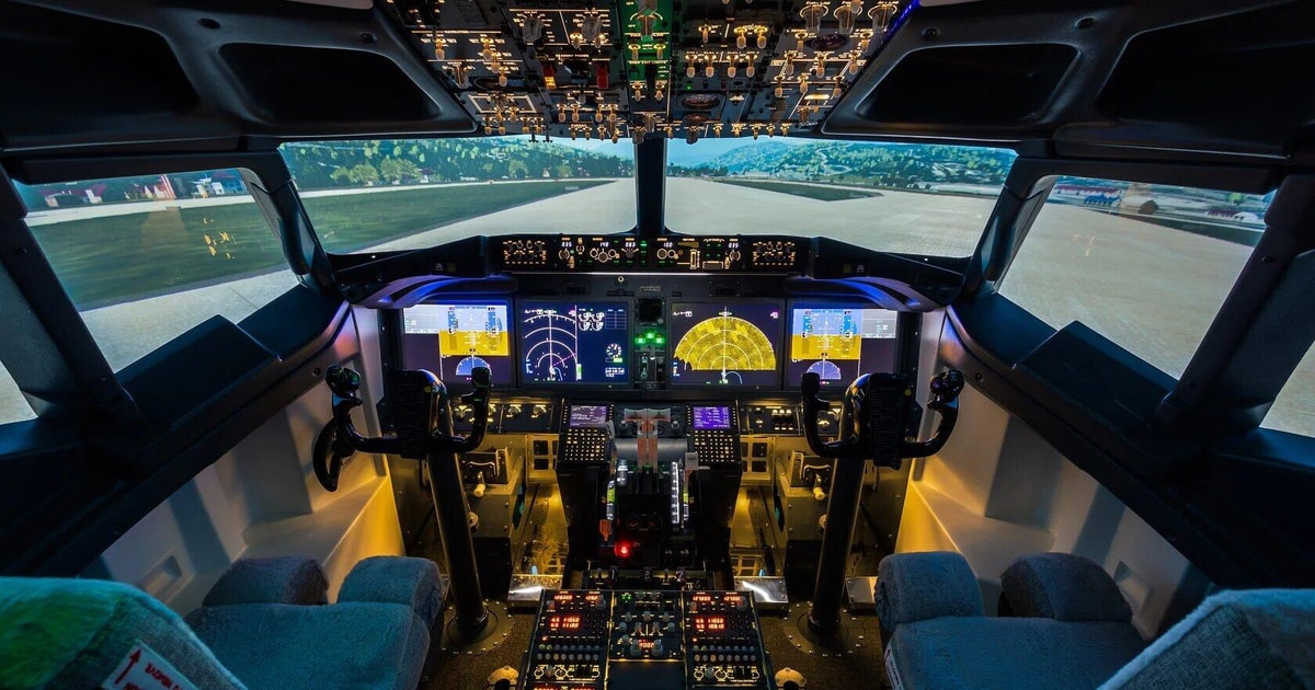 Belgrade: Boeing 737 Flight Simulator & Plane Spotting | GetYourGuide