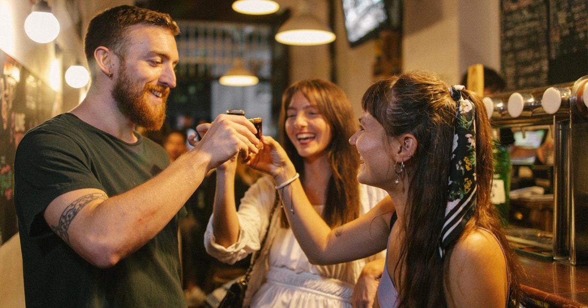 Budapest: Tour guidato a piedi dei bar | GetYourGuide