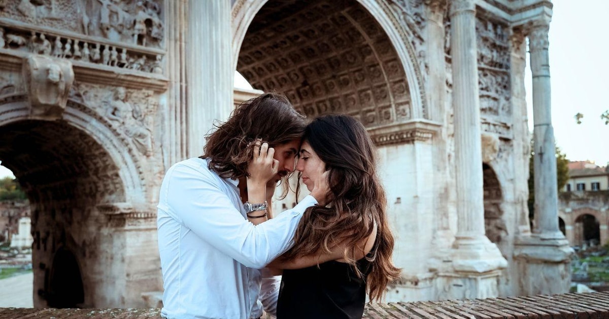 Rome: Romantic Couple Photoshoot. Choose your spot! | GetYourGuide