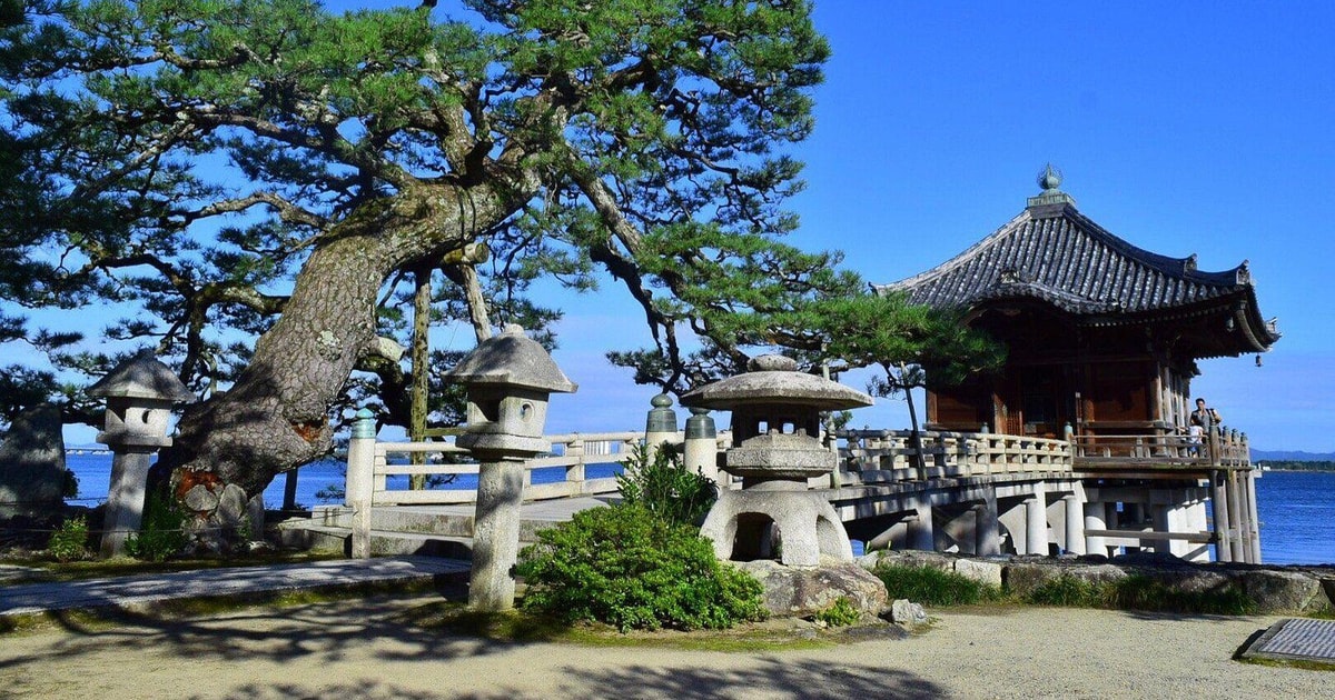 Nara: Abendspaziergang mit Kalligraphie und Laternen | GetYourGuide