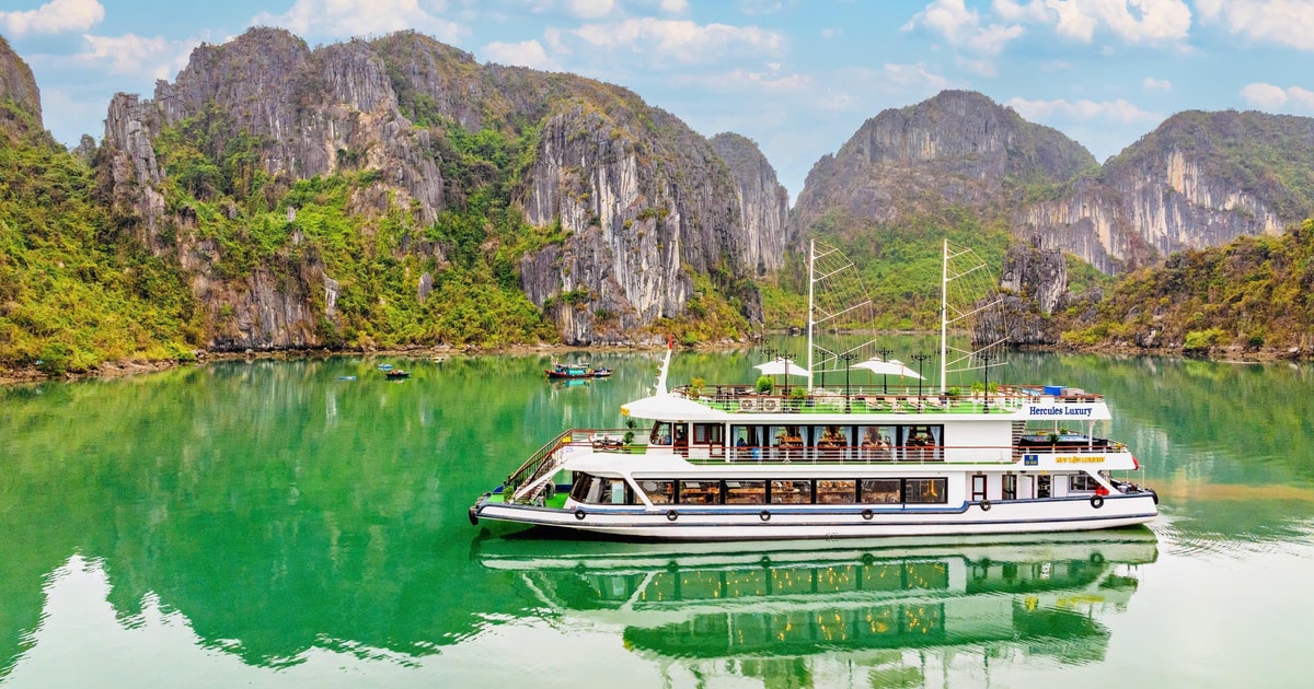 Hanói: crucero de lujo por la bahía de Ha Long con buffet y kayak ...