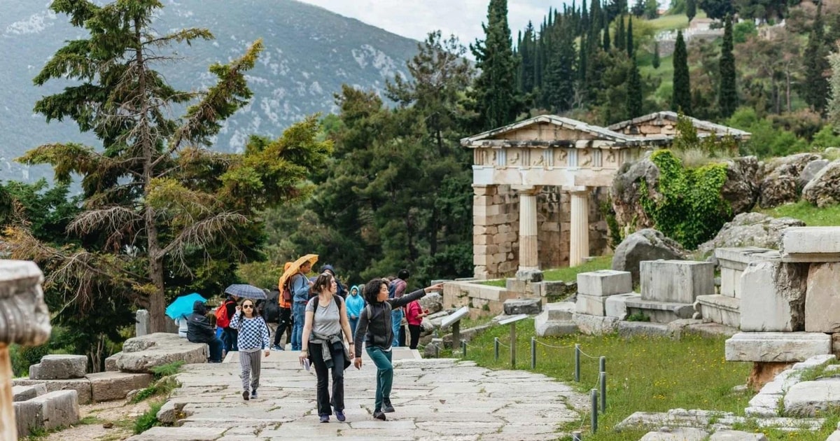 Dagexcursie naar het orakel van Delphi en het oude Korinthe. | GetYourGuide