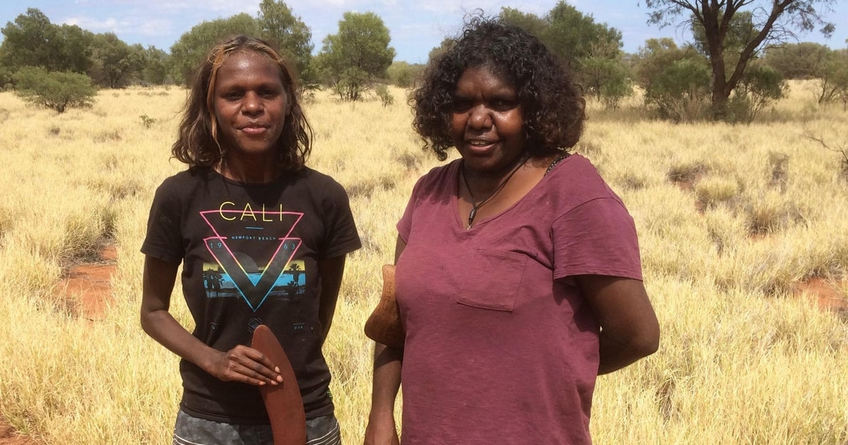 Uluru Aboriginal Wycieczka z przewodnikiem prywatna | GetYourGuide