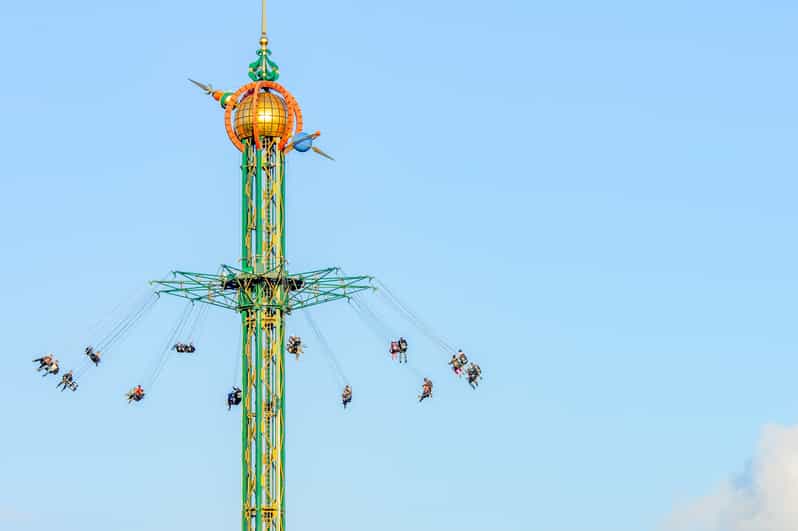 København: Turpas til ubegrænsede forlystelser i Tivoli | GetYourGuide