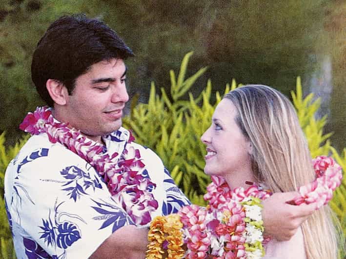 Kahului Airport: Maui Flower Lei Greeting Upon Arrival | GetYourGuide