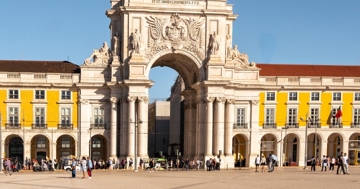 Lisbon (Chiado and Baixa): Sights & Highlights Walking tour | GetYourGuide
