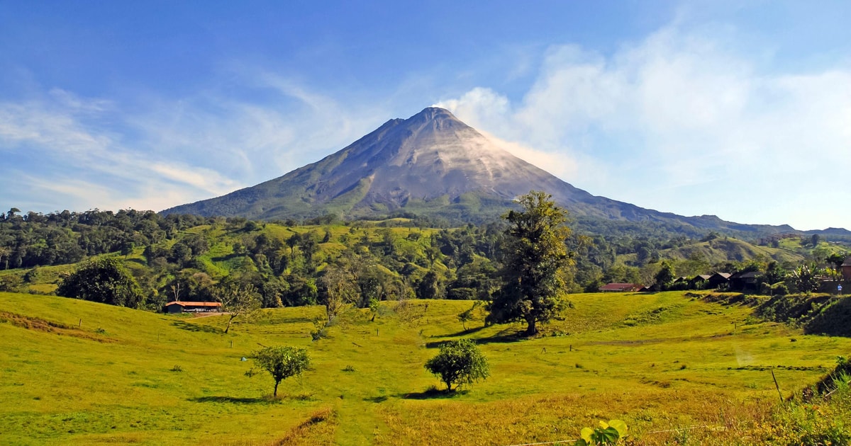 VOLCÁN ARENAL, AGUAS TERMALES BALDI Y CASCADA LA FORTUNA | GetYourGuide