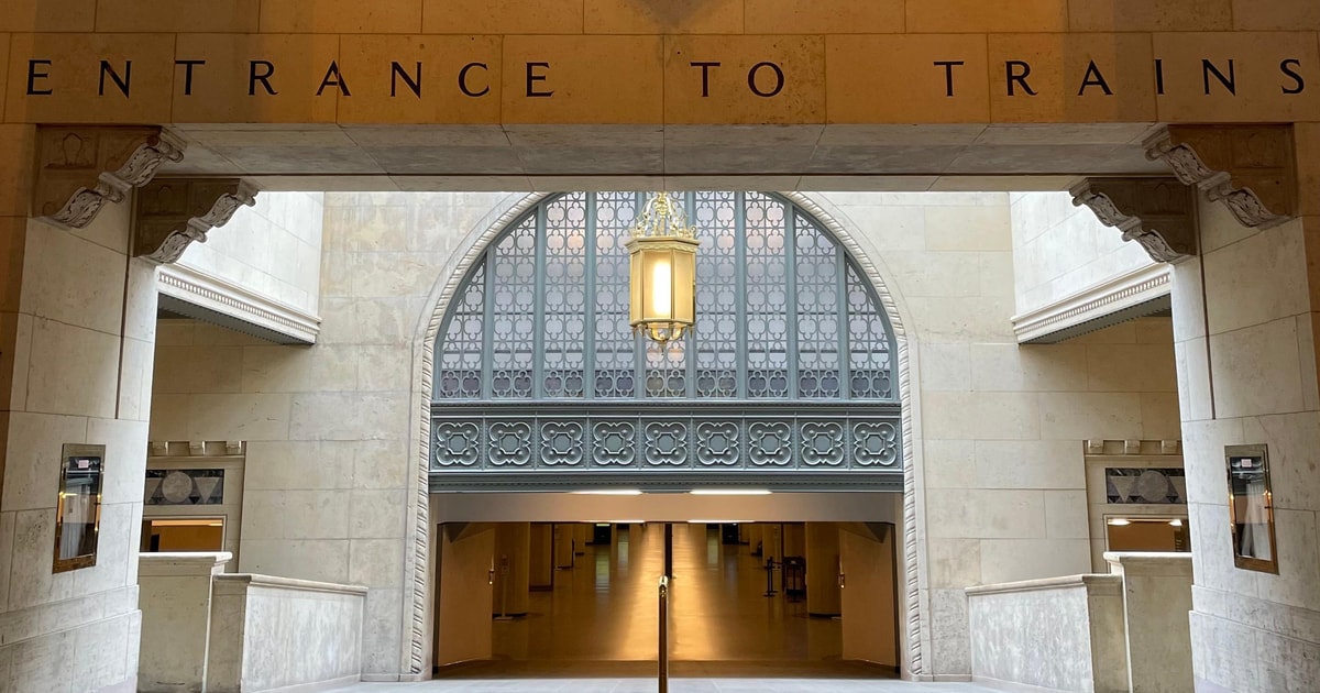 Toronto: Experience PATH - A 32km/24mile underground walkway | GetYourGuide