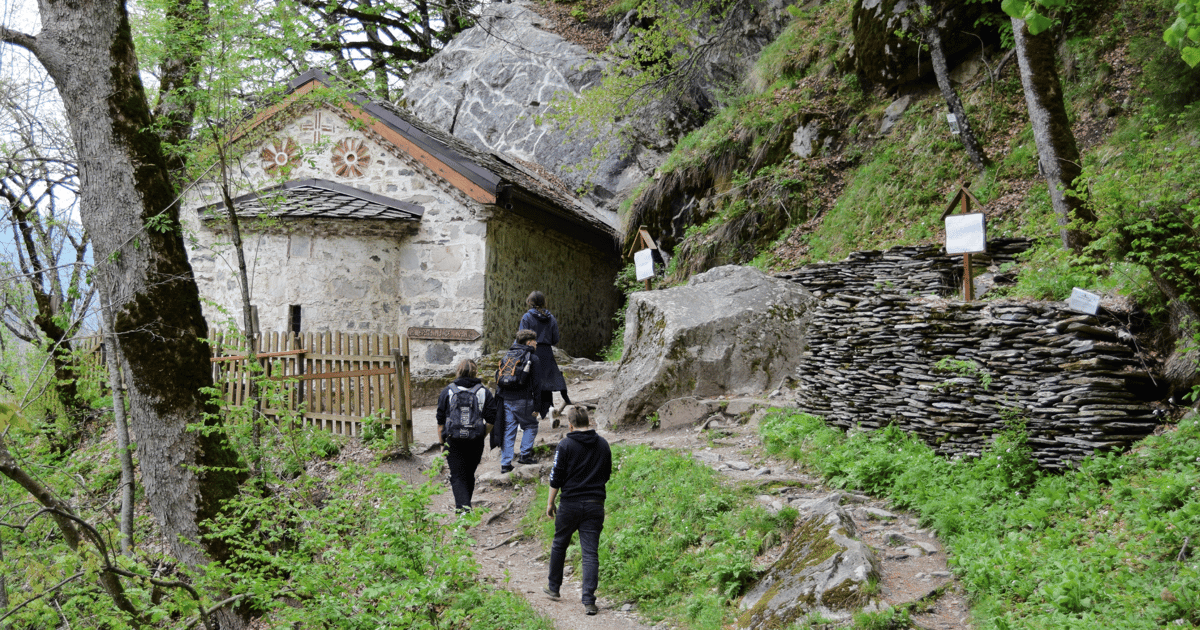 Desde Sofía: Excursión de un día al Monasterio de Rila y la Cueva de ...