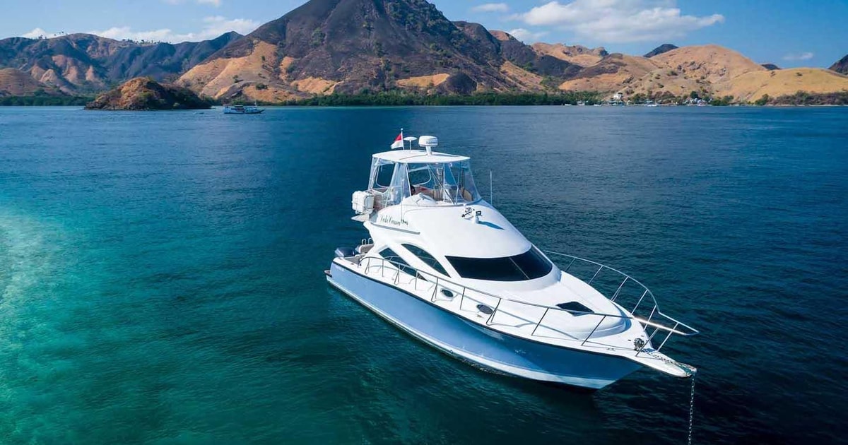 Labuan Bajo: Wycieczka Komodo i wyspy - cały dzień | GetYourGuide