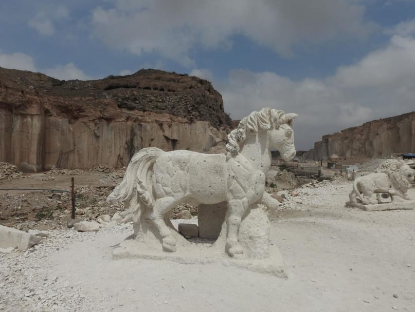 Desde Arequipa: Ruta del Sillar - Tour de medio día | GetYourGuide