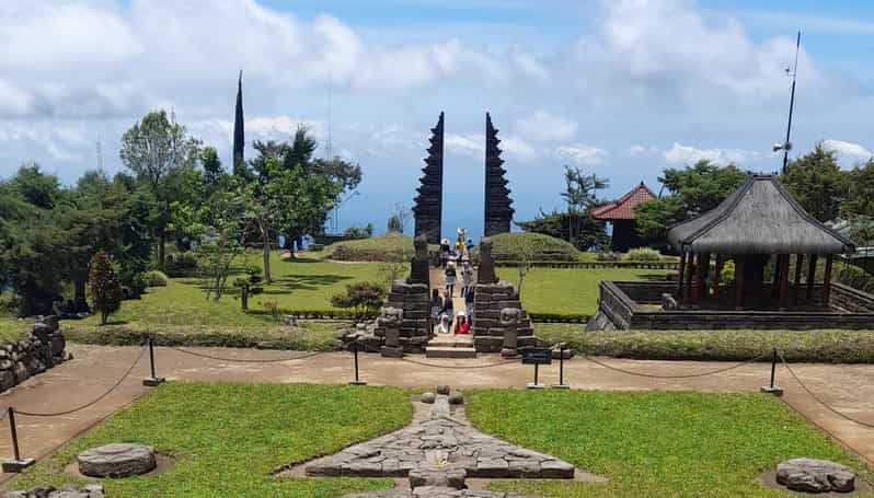 Cetho Temple in Midden-Java bezoeken? Nu tickets boeken! | GetYourGuide