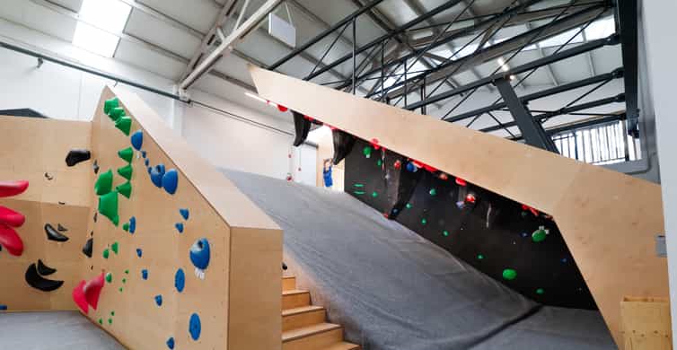 Proa Climbing Center: Indoor Climbing Gym Experience | GetYourGuide