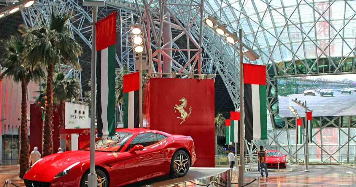 De Dubai: Ferrari / Warner Entry com a Mesquita Sheikh Zayed | GetYourGuide
