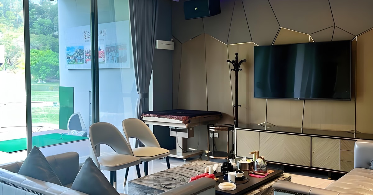 Guangzhou GPLANET: 2H Golf Private Practice Room Experience | GetYourGuide