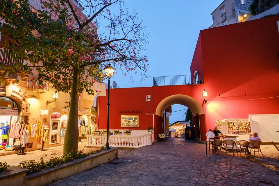 Desde Nápoles: Ticket de entrada en ferry a Capri y Sorrento | GetYourGuide