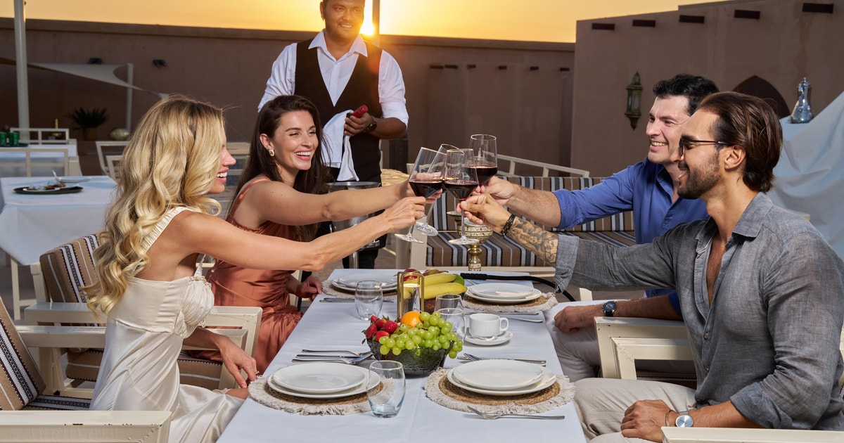 Dubai: Exclusiva Cena VIP Safari por el Desierto con Espectáculo en ...