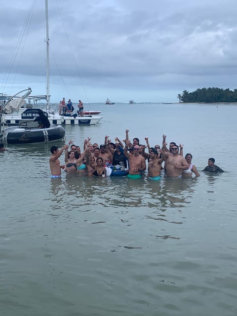 Fiesta privada en barco con barra libre y snorkel | GetYourGuide