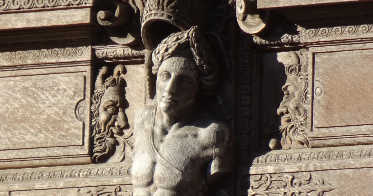 Dijon: Secrets and lies of the old town | GetYourGuide