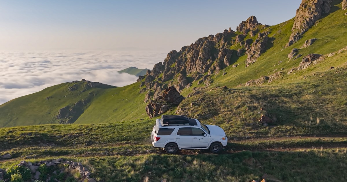Von Kapan aus: Mount Khustup Sonnenaufgang Off-Roading Tour | GetYourGuide