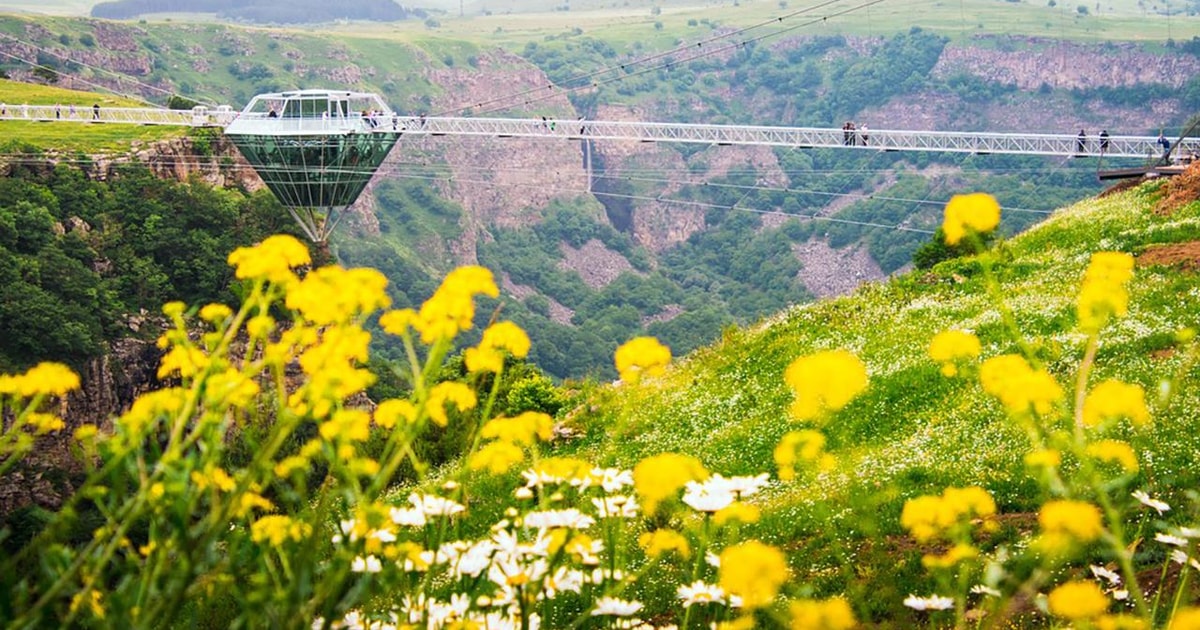 Découverte du pont de diamant : exploration du canyon de Dashbashi et ...