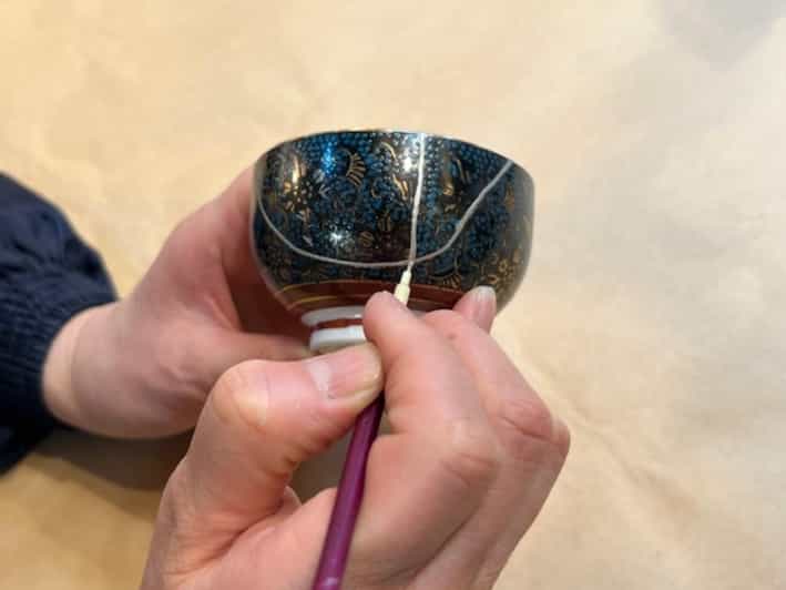 Taller de Kintsugi con Cerámica Arita y Visita a Nihonbashi | GetYourGuide